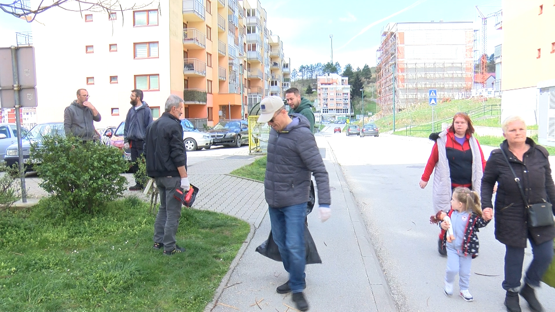 STANARI ULICE 24. JUNI USPJEŠNO PROVELI AKCIJU ČIŠĆENJA MAHALE | Radio Televizija Vogošća