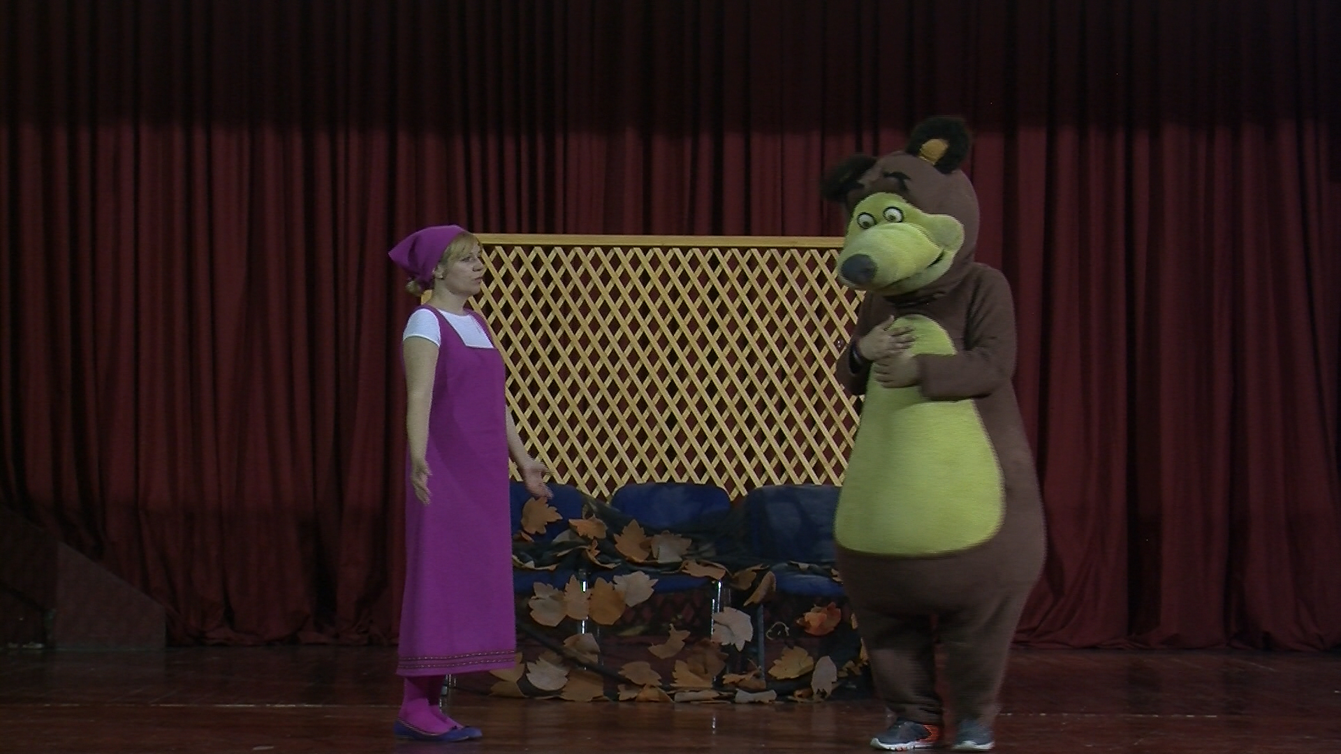 PREDSTAVA “MAŠA I MEDO” JOŠ JEDNOM ODUŠEVILA VOGOŠĆANSKE MALIŠANE ...