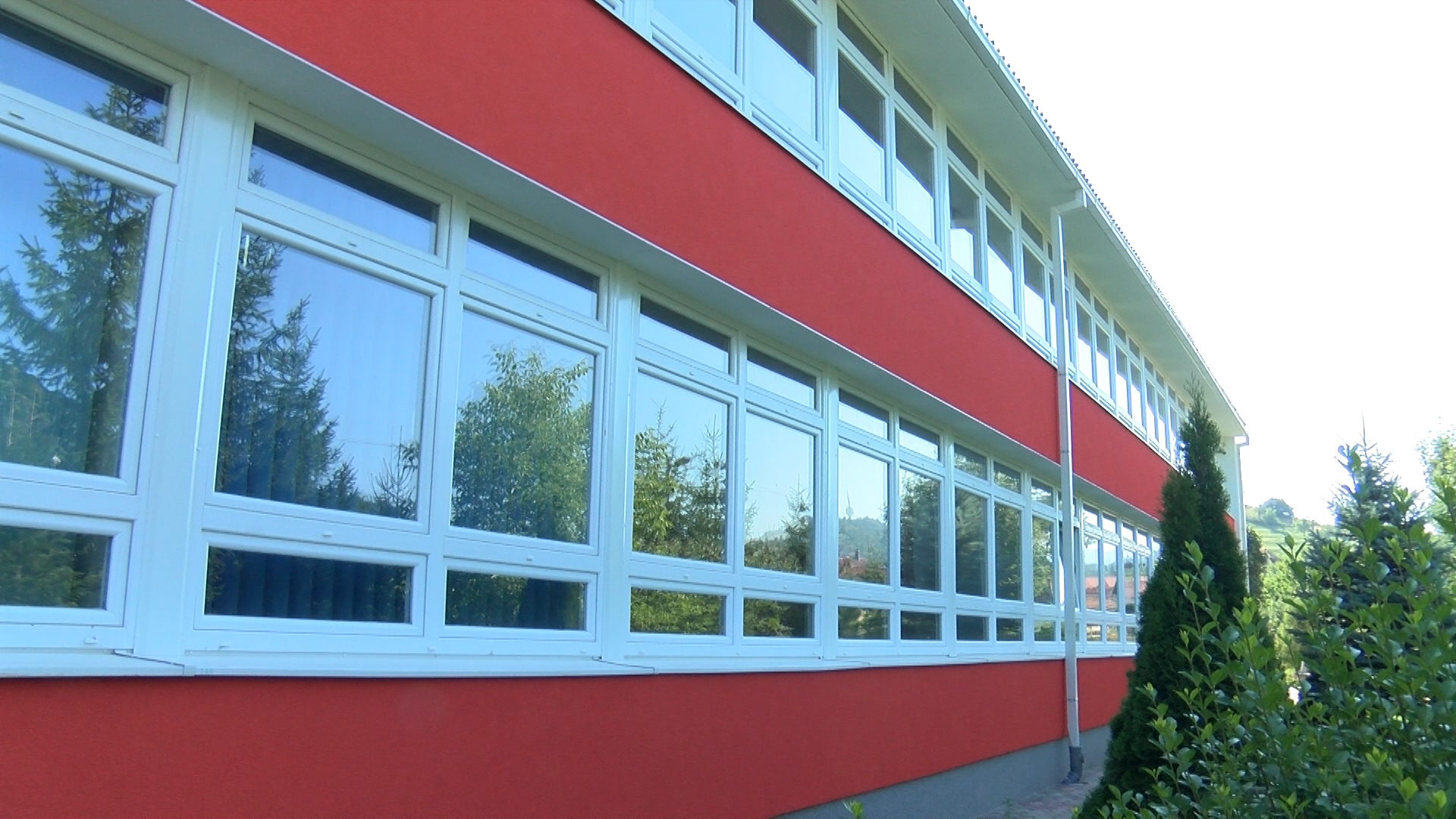 OŠ IZET ŠABIĆ DOBILA NOVI I LJEPŠI IZGLED | Radio Televizija Vogošća