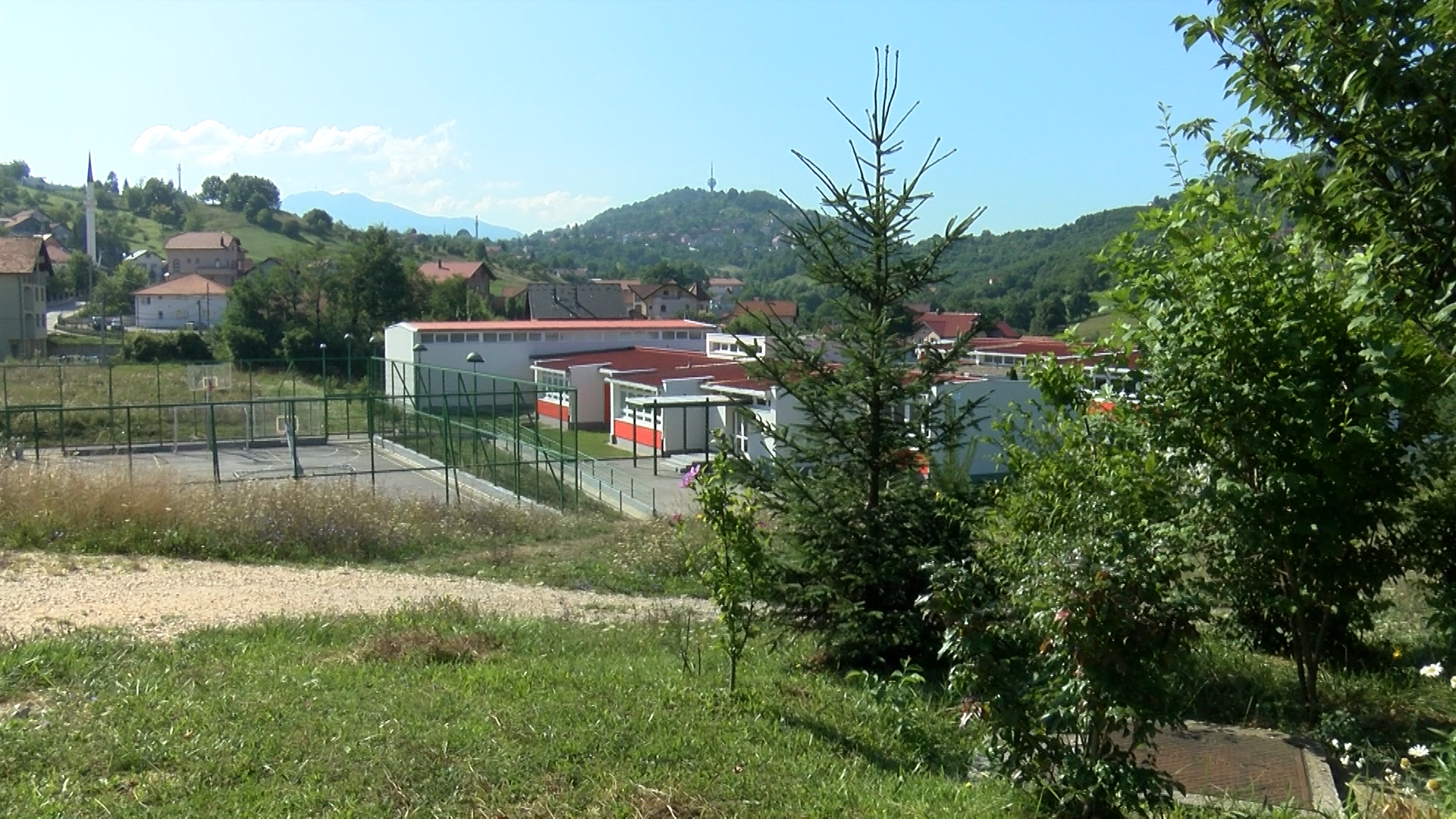 OŠ IZET ŠABIĆ DOBILA NOVI I LJEPŠI IZGLED | Radio Televizija Vogošća