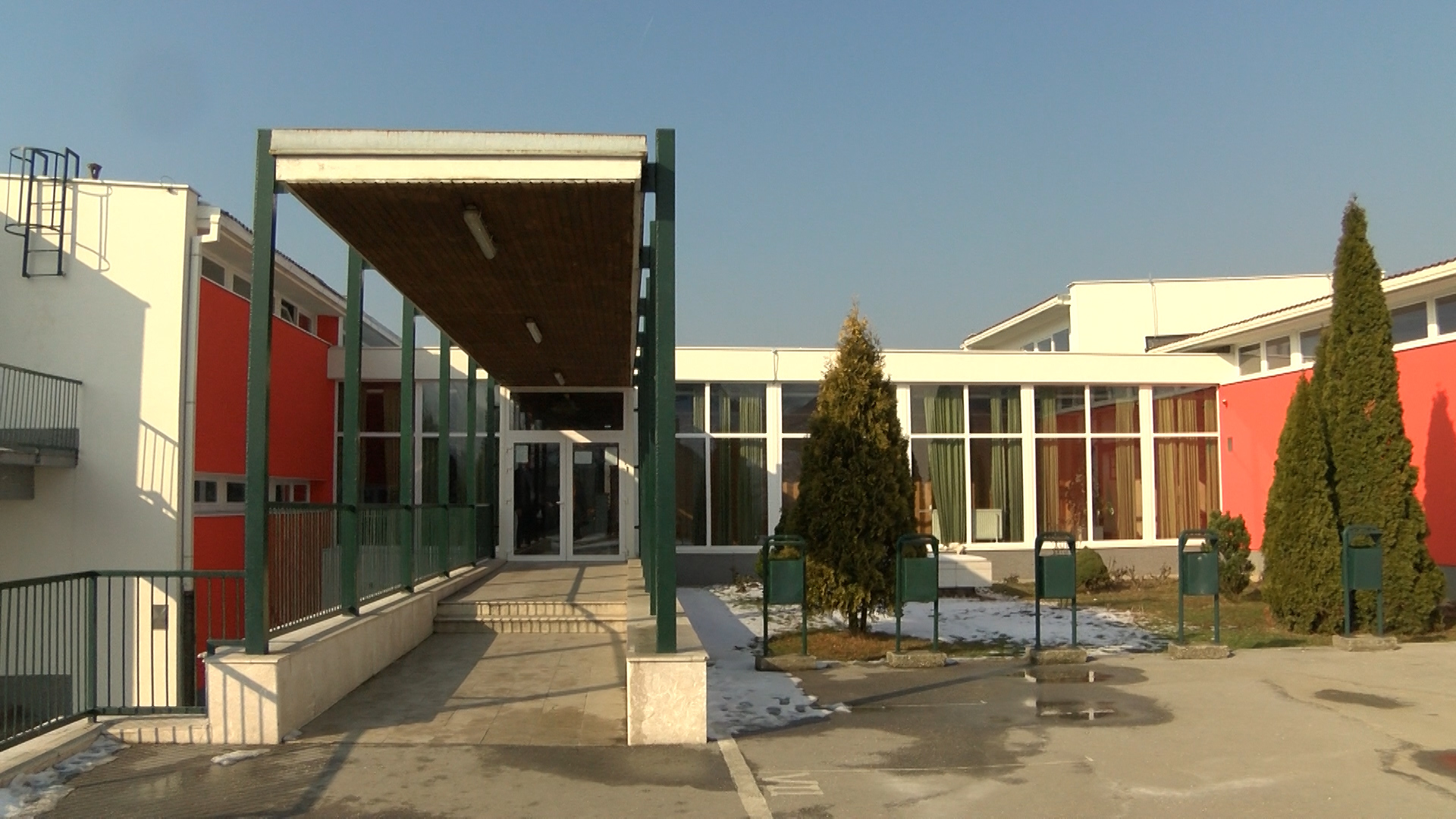 DRUGO POLUGODIŠTE U OŠ „IZET ŠABIĆ“: LIJEPO UREĐENE UČIONICE I ...