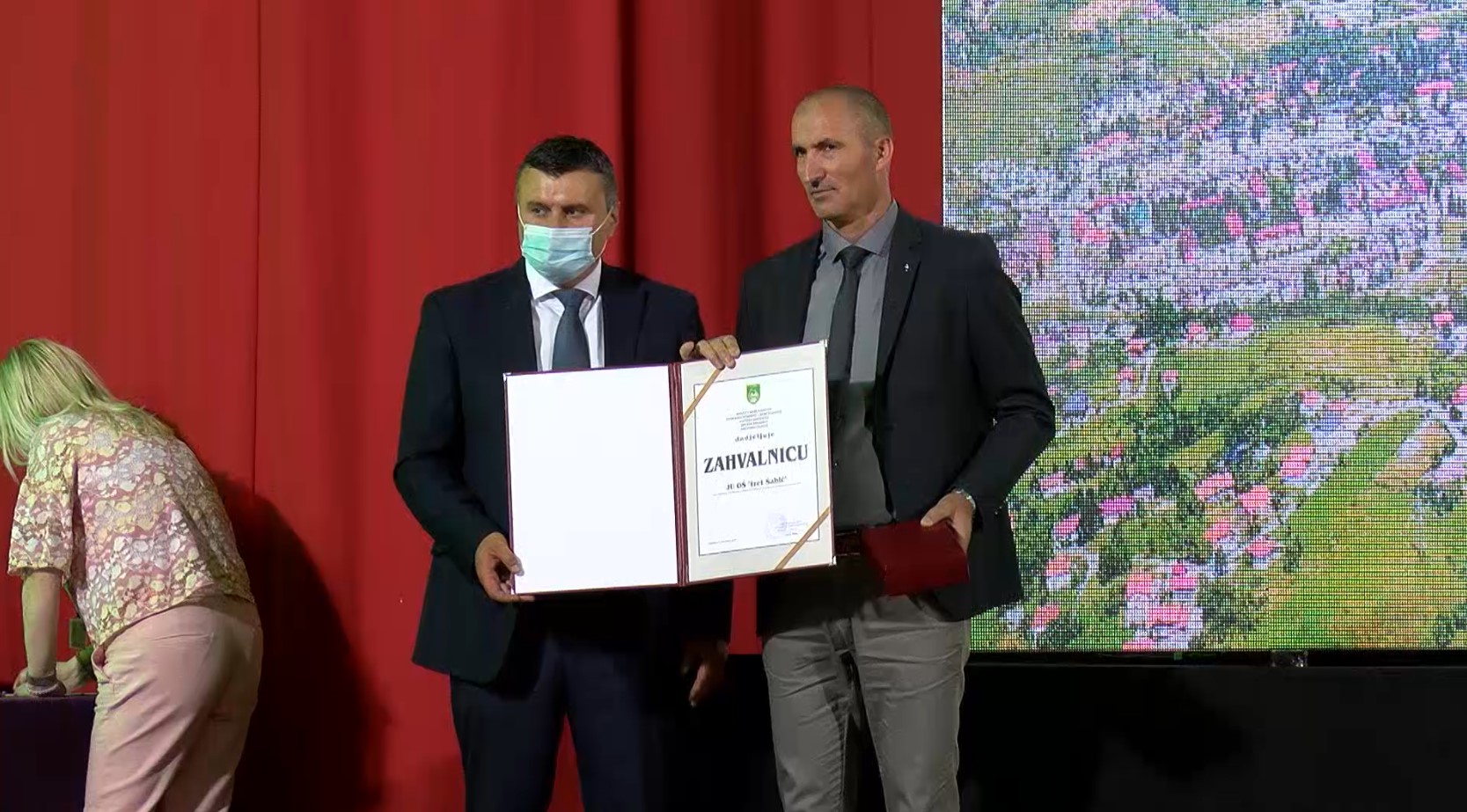 OŠ “IZET ŠABIĆ” DOBITNICA ZAHVALNICE OPĆINE VOGOŠĆA | Radio Televizija ...