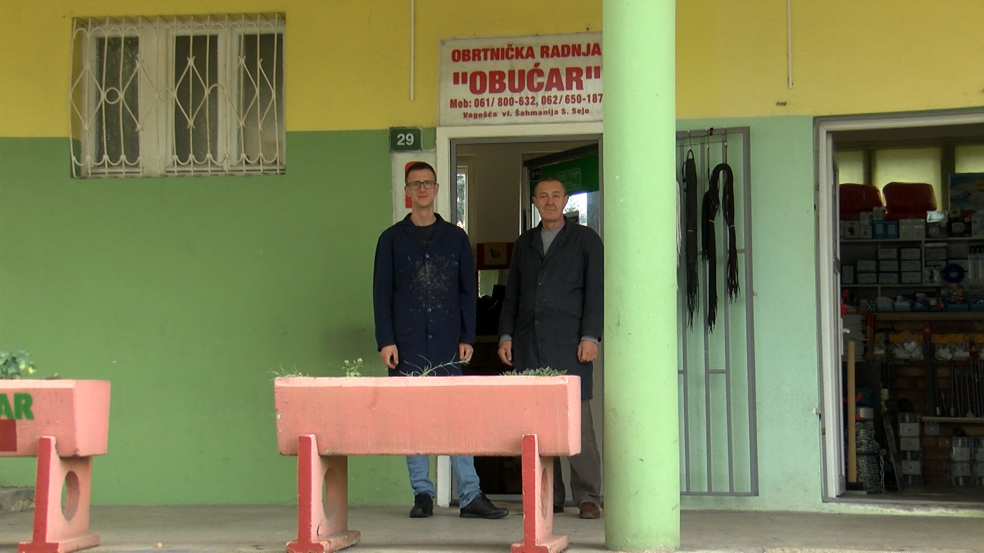 VOGOŠĆANSKI OBUĆAR SAVJETUJE KAKO PRIPREMITI OBUĆU ZA ZIMU | Radio ...