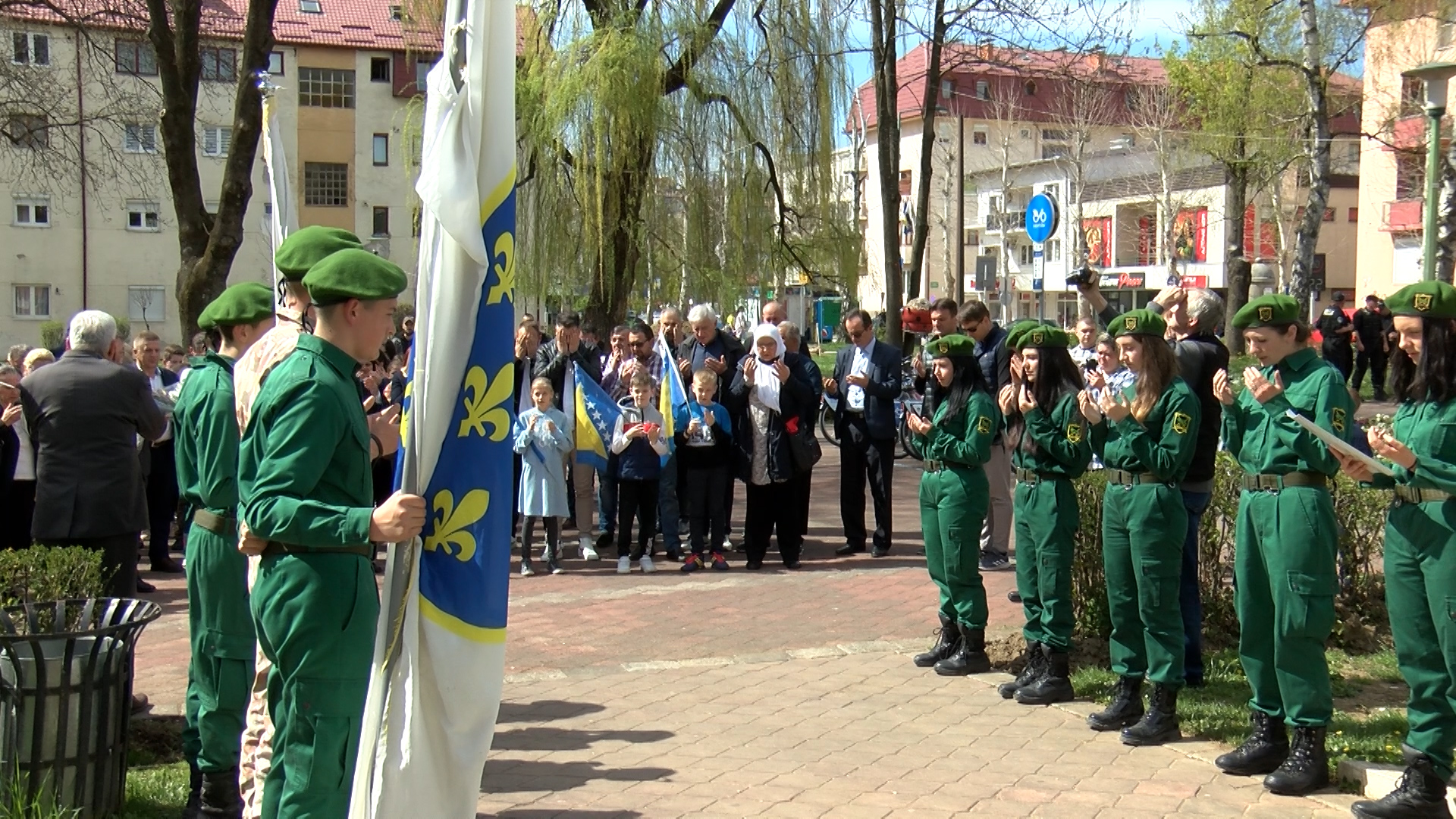 SVEČANO I DOSTOJANSTVENO U VOGOŠĆI OBILJEŽEN DAN ARMIJE RBIH | Radio ...