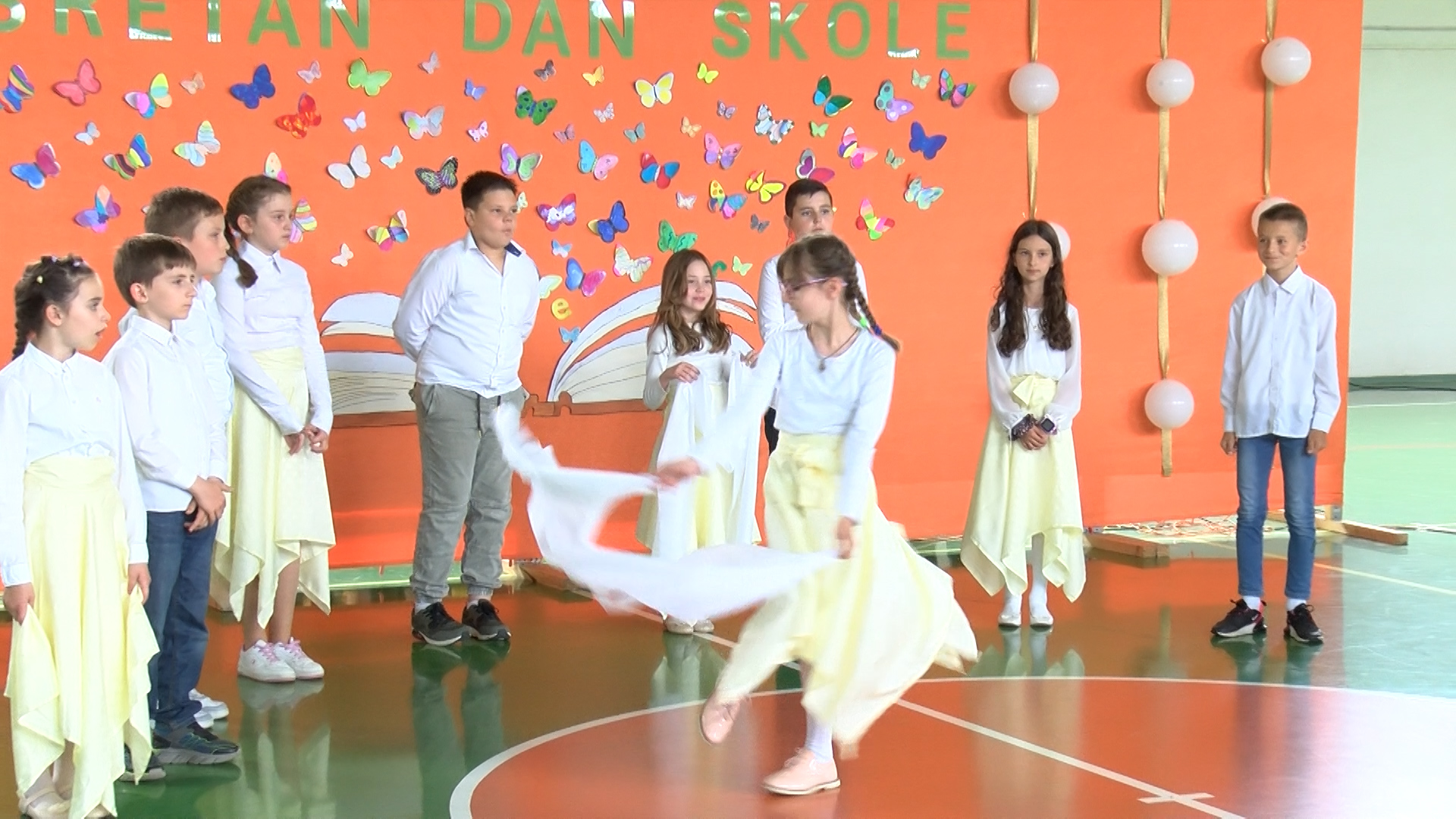 SVEČANO OBILJEŽEN DAN OŠ “PORODICE EF. RAMIĆ” U SEMIZOVCU | Radio ...