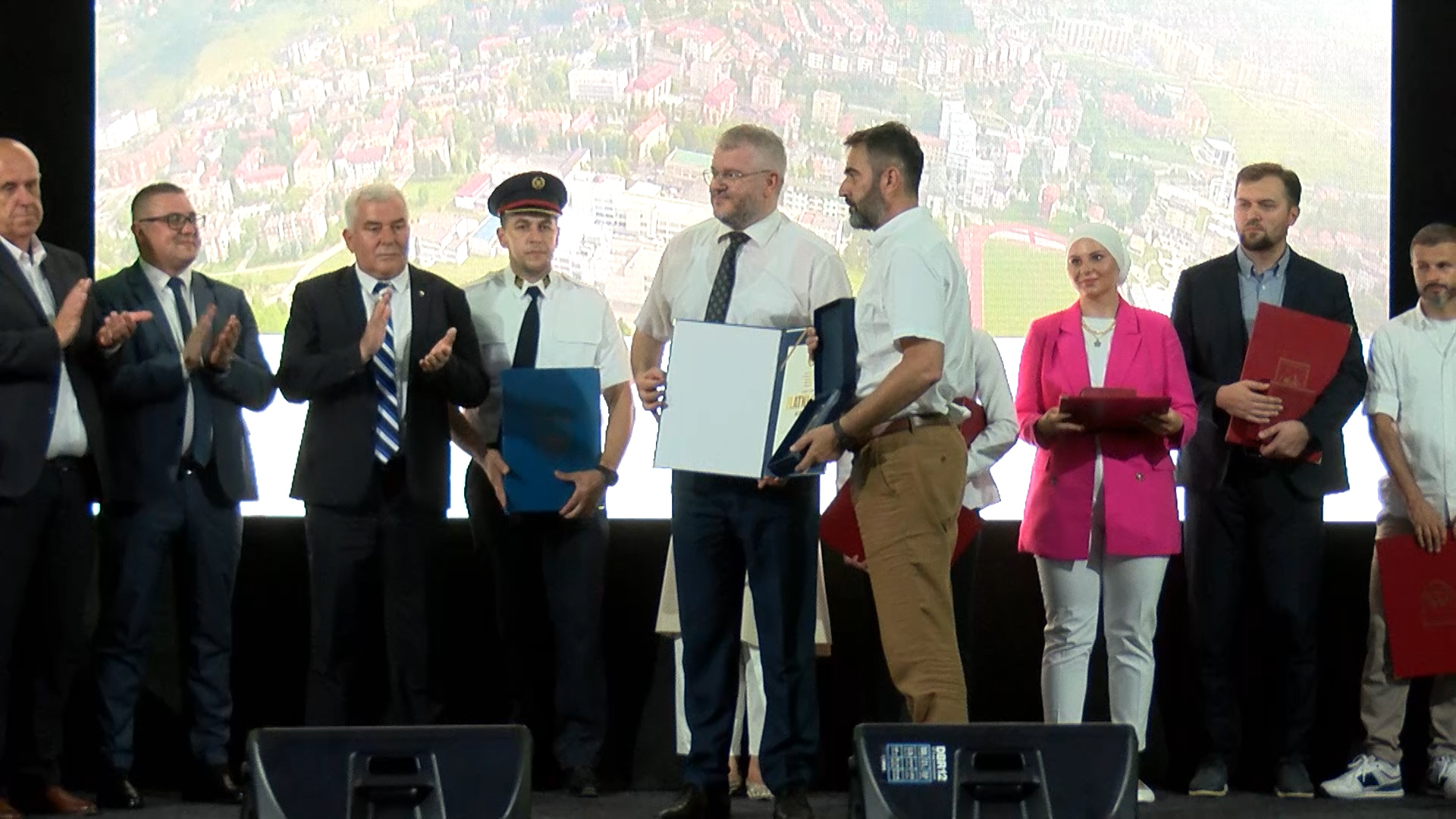 EDIN SMAJIĆ, DOBITNIK OPĆINSKOG PRIZNANJA „ZLATNI GRB SA PLAKETOM ...