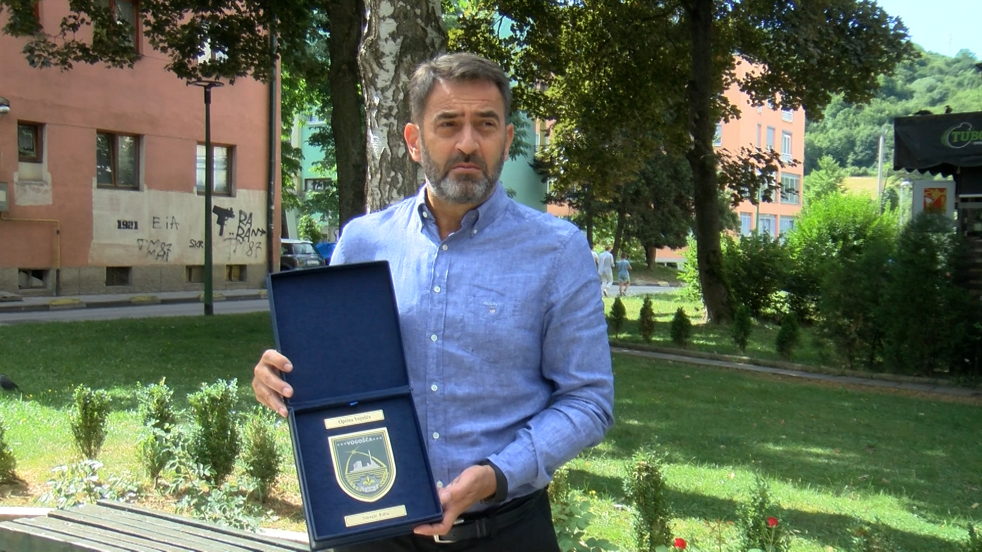 EDIN SMAJIĆ, DOBITNIK OPĆINSKOG PRIZNANJA „ZLATNI GRB SA PLAKETOM ...