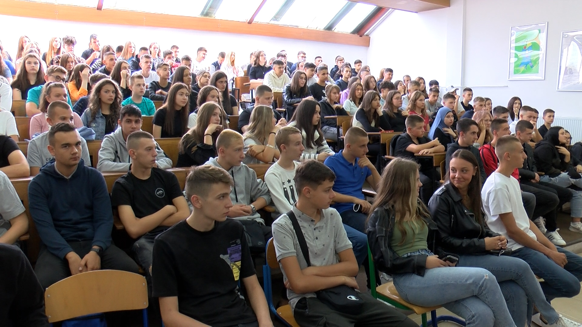 SREDNJOŠKOLSKI CENTAR VOGOŠĆA: SVEČANI PRIJEM ZA 144 UČENIKA PRVIH ...