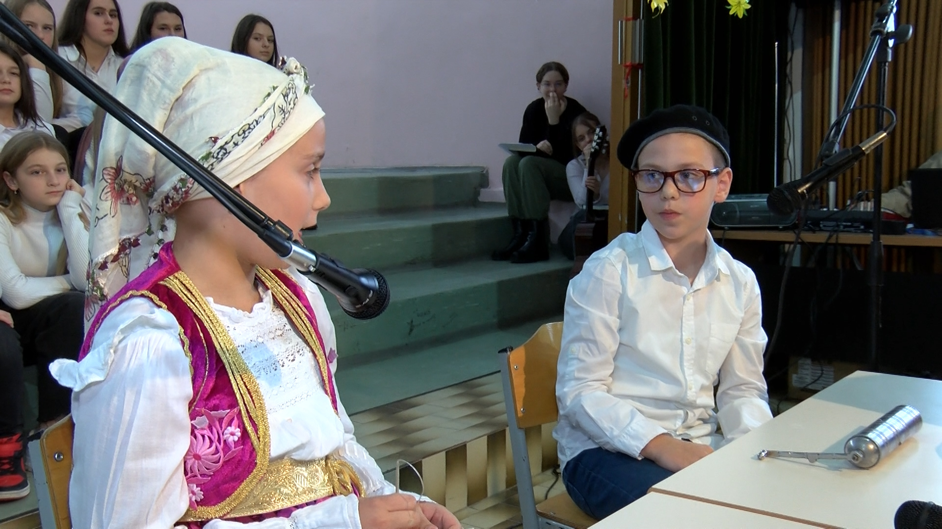 U OŠ “IZET ŠABIĆ” ODRŽANA PRIREDBA POVODOM DANA DRŽAVNOSTI BIH | Radio ...